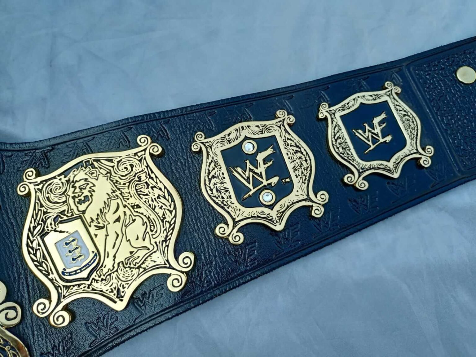 WWF SCRATCH LOGO UNDISPUTED CHAMPIOSHIP BELT